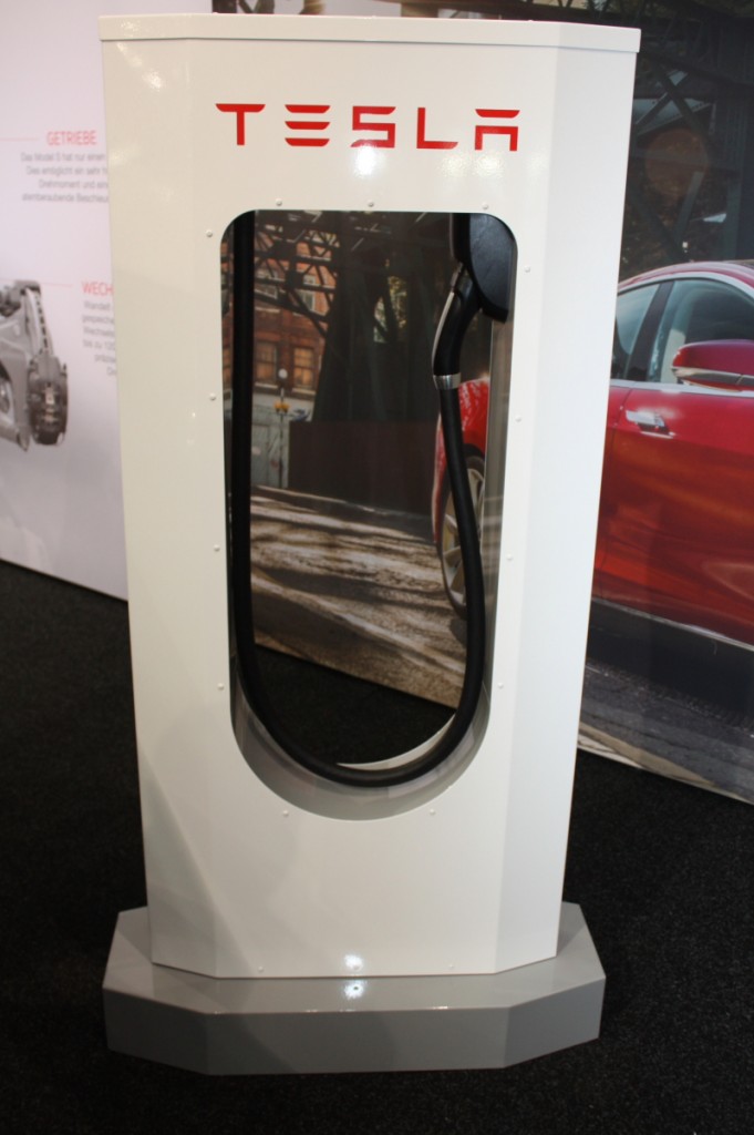 Vergleichstest: Ultraschnelllader im Alltag – Tesla Supercharger vs ...